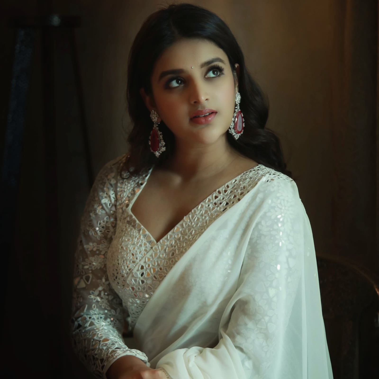 Nidhhi Agerwal : అమ్మో నిధి ఏంటి వైట్ కలర్ డ్రెస్ లో ఏంజెల్ లా మారింది? — Darvaaja.com